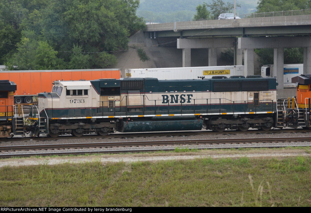BNSF 9733 on a wb out of argentine